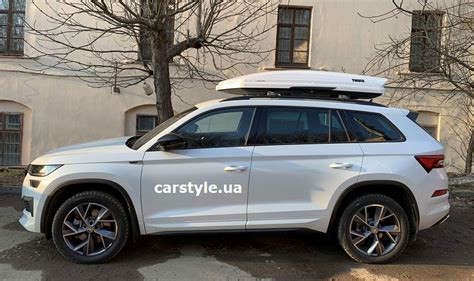 Багажник Thule Wingbar Edge 958 и бокс Thule Dynamic 800 White на Skoda