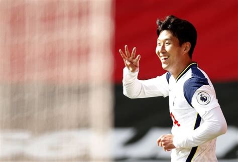 손흥민 日가가와 해트트릭 넘어 Epl 아시아인 첫 4골 국민일보