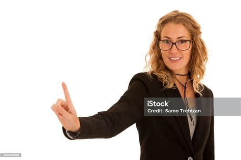 젊은 Busienss 여자 흰색 위에 고립 된 가상 버튼을 누르면 가리키기에 대한 스톡 사진 및 기타 이미지 가리키기