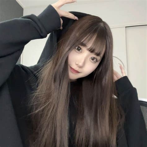 なつきさんのインスタグラム写真 なつきinstagram「・ 基本家ではパジャマかパーカー👍🏻 いつもとカラコン違うだけで雰囲気変わる