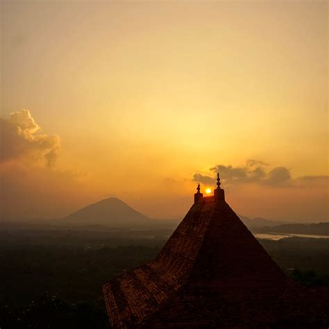 දඹුලු ලෙන් විහාරය Temple Sunset Sri Lanka Benson Hilgemann Flickr