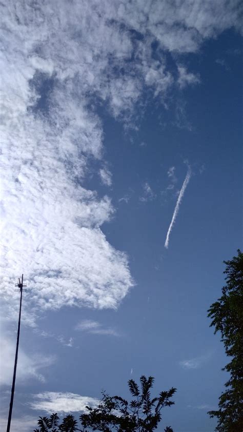 Dimanapun Itu Langit Selalu Mampu Memeluk Saat Tidak Ada Seorangpun Di