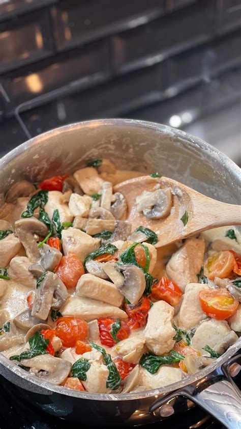 Юля про рецепты СЛИВОЧНАЯ КУРИЦА С ГРИБАМИ Грибы в сливочном соусе — это всегда очень вкусно