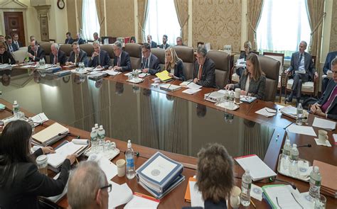 Eeuu Comité De La Reserva Federal Sube Los Tipos De Interés En 25