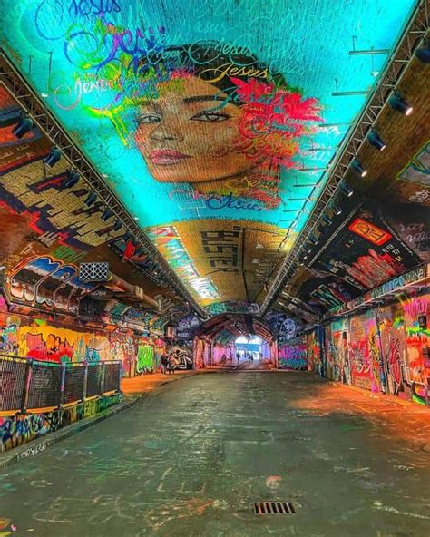 London Leake Street Banksy Tunnel Cool Graffiti Art Tunnel Street Art London Street Graffiti