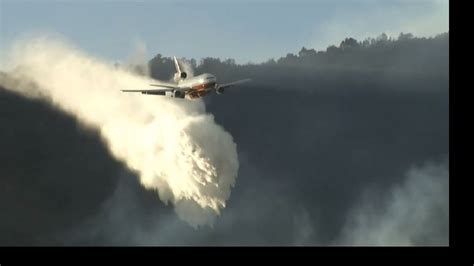 Video Ten Tanker Realiza Descargas En Incendio Forestal Que Afecta A