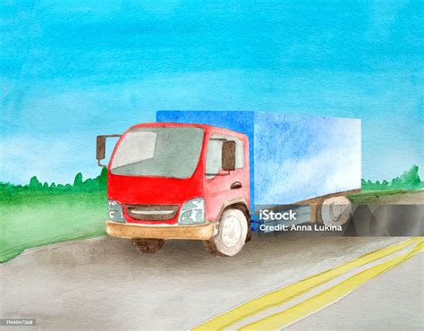 회색 몸체가 있는 빨간 트럭은 여름 지평선의 초원 및 숲을 지 나 아스팔트도로에서 화물을 운반 하 고 운송 물류의 이미지를 위한 수채화 스타일로 맑은 구름 없는 날을 제공