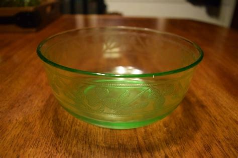 Hazel Atlas Green Depression Glass Cloverleaf Salad Bowl Antique