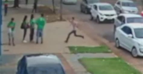 Câmera Flagra Motorista Agredindo Estudante Na Saída De Escola