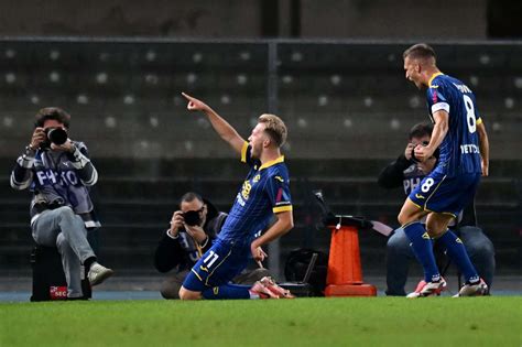 Verona Score Dramatic Late Winner To Stun Roma In Five Goal Serie A