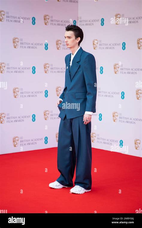 Kodi Smit Mcphee Poses For Photographers Upon Arrival At The 75th