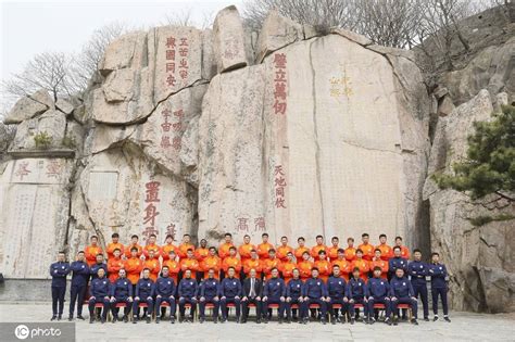 山东泰山拍摄全家福 金敬道吴兴涵未在列 搜狐大视野 搜狐新闻