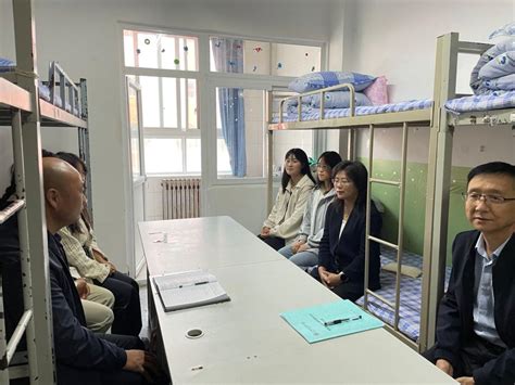 李艳红校长深入宿舍看望学生 陇南师范学院初等教育学院
