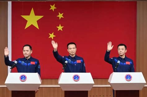 从神五到神十五，有种拼搏叫中国航天！ 时事要闻 华夏经纬网