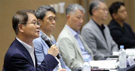 발언하는 이정식 고용노동부 장관