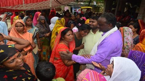 Pratapgarh Accident The Couple Along With Their Son Were Burnt On A