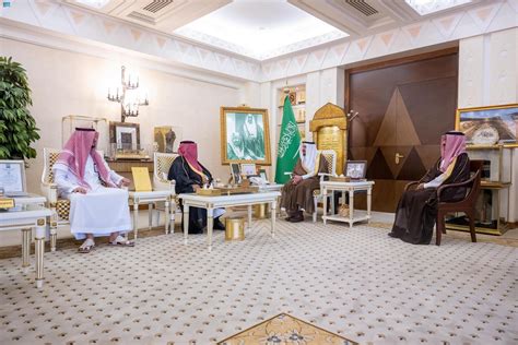 عام سمو أمير منطقة القصيم يتسلّم التقرير السنوي للبريد السعودي