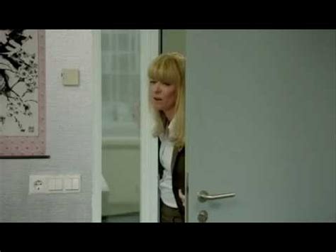 Vrouw Wilt Seks Met De Man Maar Directeur Komt Erachter Youtube