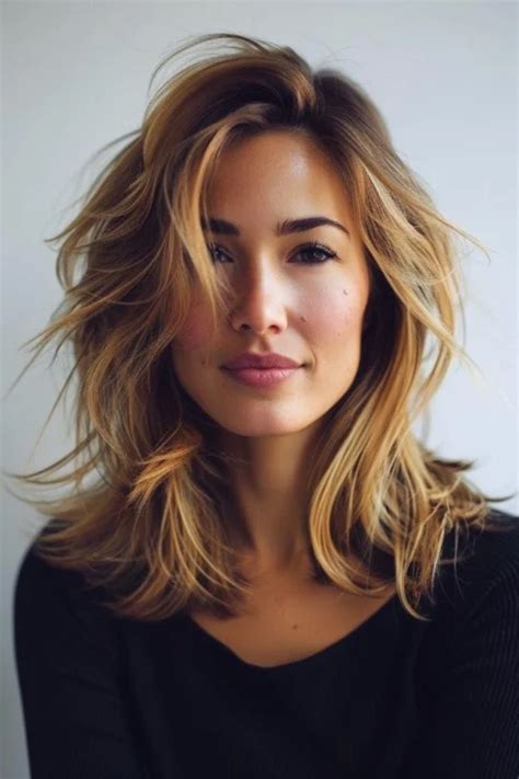 40 Chic Shoulder Length Hair Ideas To Refresh Your Look This Year