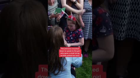 Kate Comforts Crying Girl On Windsor Walkabout The Global Herald