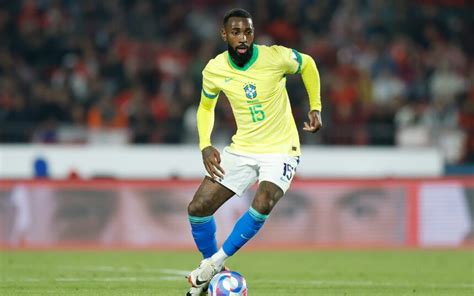 Jornalista elogia jogador do Flamengo e pede sua titularidade na Seleção
