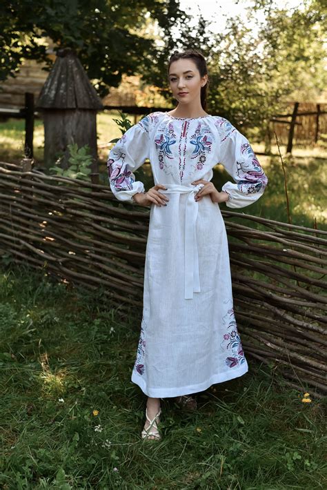 Біла довга сукня арт 4601