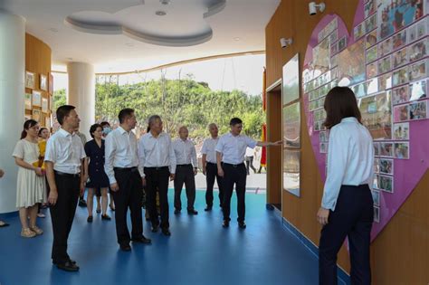 泸州市委书记杨林兴到我校慰问教师并进行调研 泸州职业技术学院