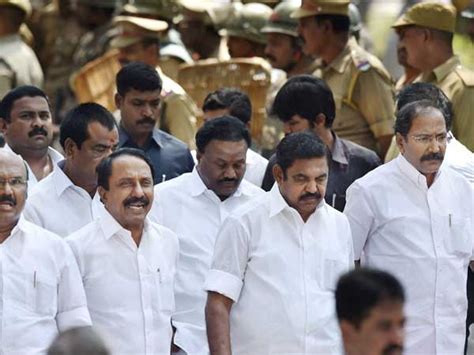 Tn Cm Edappadi Palanisamy Sacks Ttv Dinakaran From Aiadmk Oneindia News