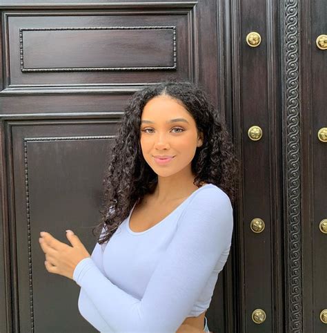 Chelly👼🏽 On Instagram “she Dont Want Love She Dont Love No One But Herself🐇” Headband