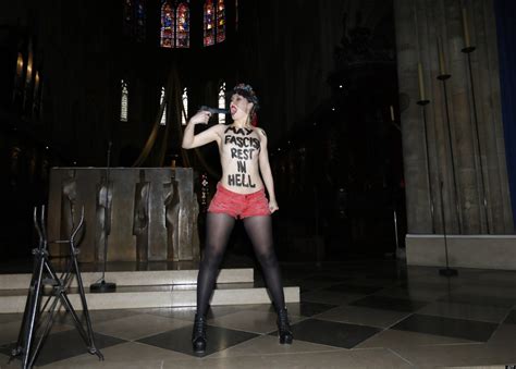 La nudité un acte de protestation Société Forum Fr