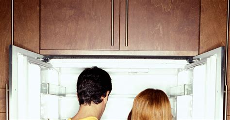 A Refrigerator Dating Expert Will Help You Find People With Good Snacks