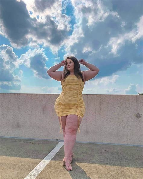 Sunnys Blog Bio Wiki Facts Age Height Weight Measurements Photos Plus Size Model