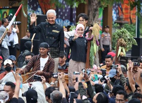 Sapa Ratusan Ribu Pendukung Warga Solo, Ganjar: Datang ke TPS, Coblos Nomor 3! : Okezone Nasional