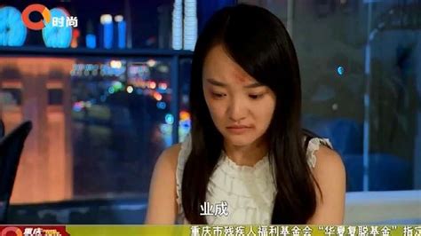 妻子遭受丈夫毒打，深夜躲进闺蜜家，闺蜜见状气愤不已！影视伦理好看视频