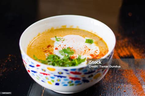 그루지야 전통 음식 수프 하르초 또는 호두 소사용 쇠고기 식사와 그릇에 나이 0명에 대한 스톡 사진 및 기타 이미지 0명