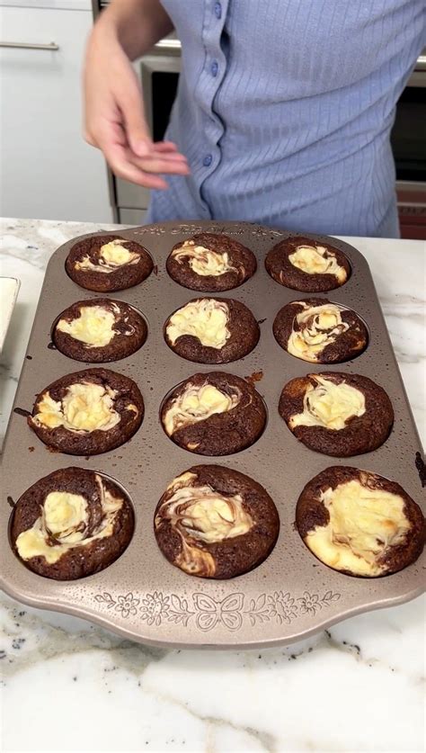 Easy And Yummy 1 Pan Dessert Easy And Yummy 1 Pan Desser In 2024 Chocolate Chip Cookie