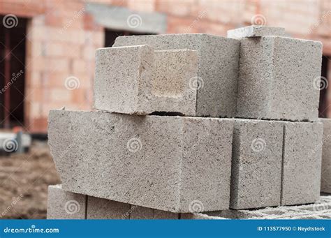Cuántos ladrillos se necesitan para construir una casa de tamaño promedio