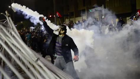 မျှော်လင့်ချက်နဲ့ အန္တရာယ်ယှက်နေတဲ့ Gen Z တွေရဲ့အွန်လိုင်းရှေ့ဆောင