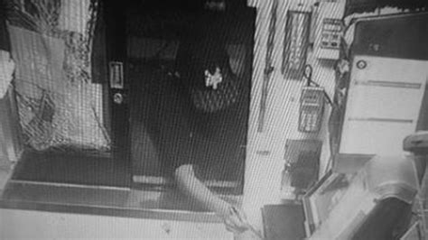 Suspects Bust Through Taco Bell Drive Thru Window Sheriffs Office