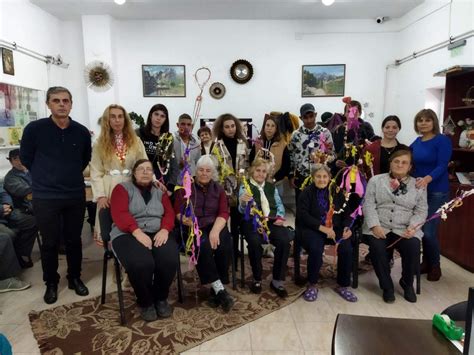 Работилница за сурвакници за потребители на социална услуга в Средище Кворум Силистра