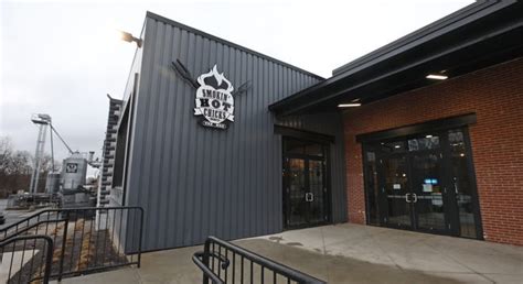 Smokin Hot Chicks Closes In Fairports Cannery Complex