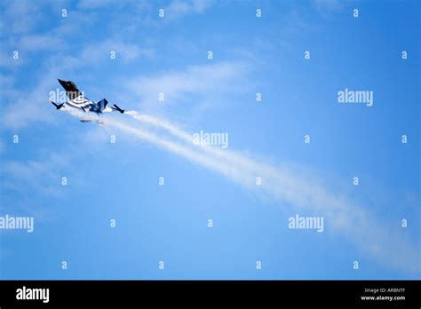 Royal Netherlands Air Force F 16am Steep Climb On Afterburner Trailing