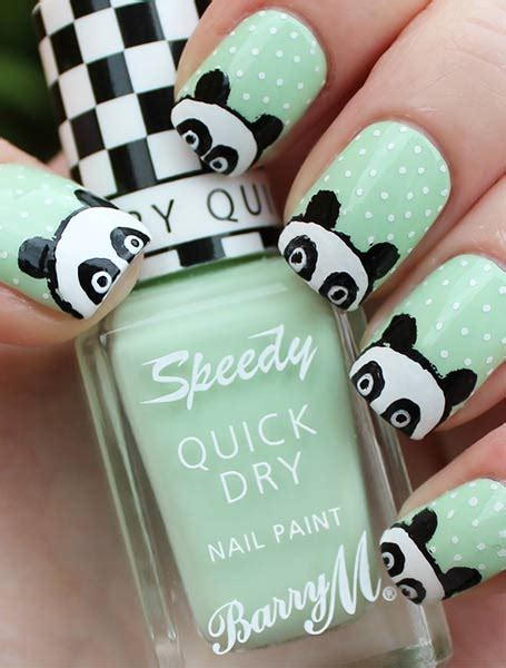 ۶۰ طرح پاندا روی ناخن با ایده‌های زیبا و شیک رز سرخ