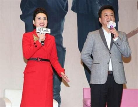53歲央視一哥朱軍和妻子譚梅近照，47歲妻子風韻猶存，比董卿還美 每日頭條