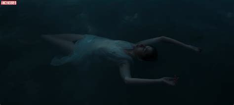Nackte Simone Bucio In Anamnesis