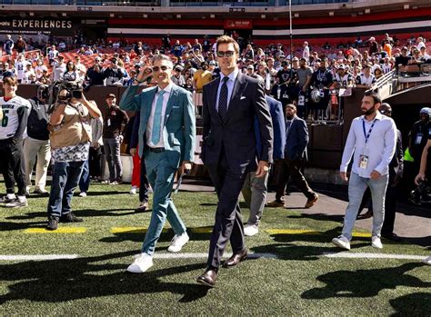 Tom Bradys Former Teammate Antonio Brown Drags His Broadcasting Debut