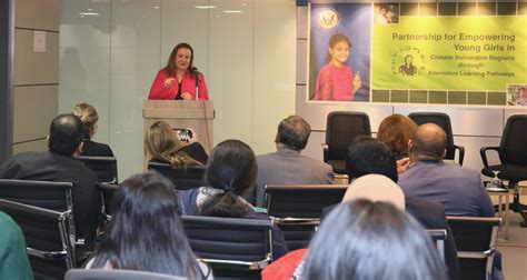 Us Embassy Dhaka On Twitter Deputy Chief Of Mission Helen Lafave
