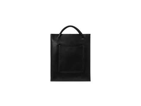 SASOM กระเปา Stand Oil Portfolio Bag In Vegan Leather Black เชคราคาลาสด