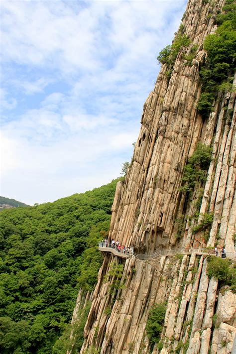 中岳嵩山分为太室山和少室山少林寺在哪座山 A 武当山B 少室山C 黄山 补肾参考网