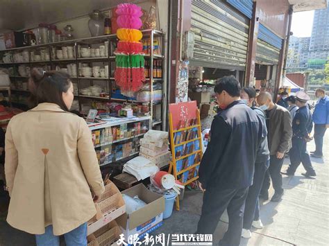 锦屏县：全面整治跨门面经营助推城市品质提升行动综合环境